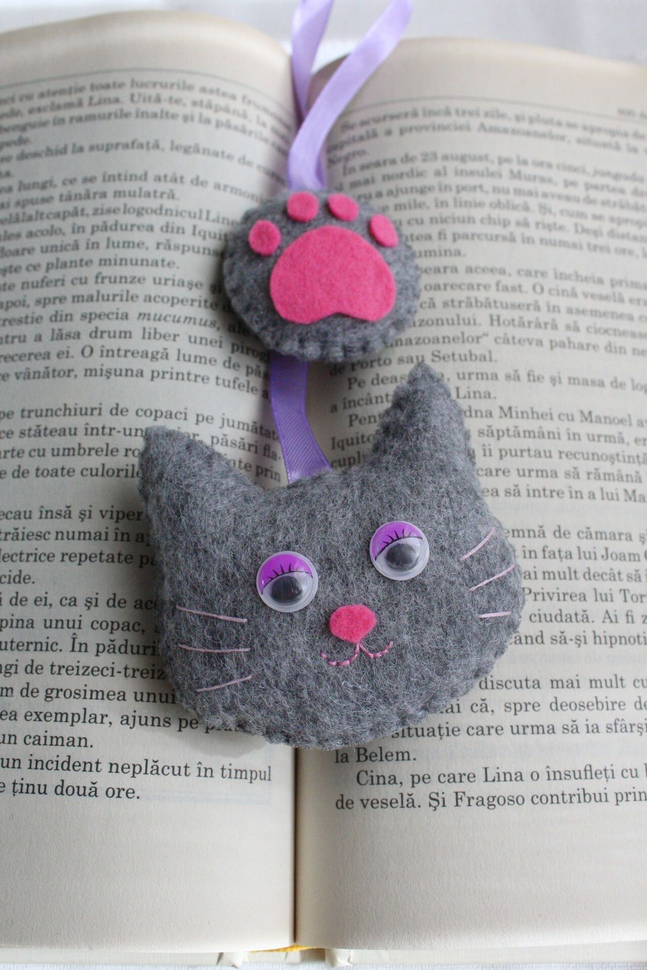 Semn de carte - Pisica gri ochi mov - Connie - Ana Crafts